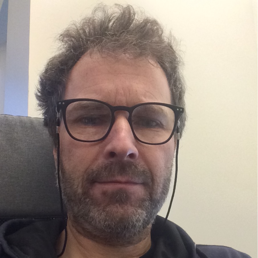 Katastrofbygget: arbetsledningen byttes fem gånger på ett år ...