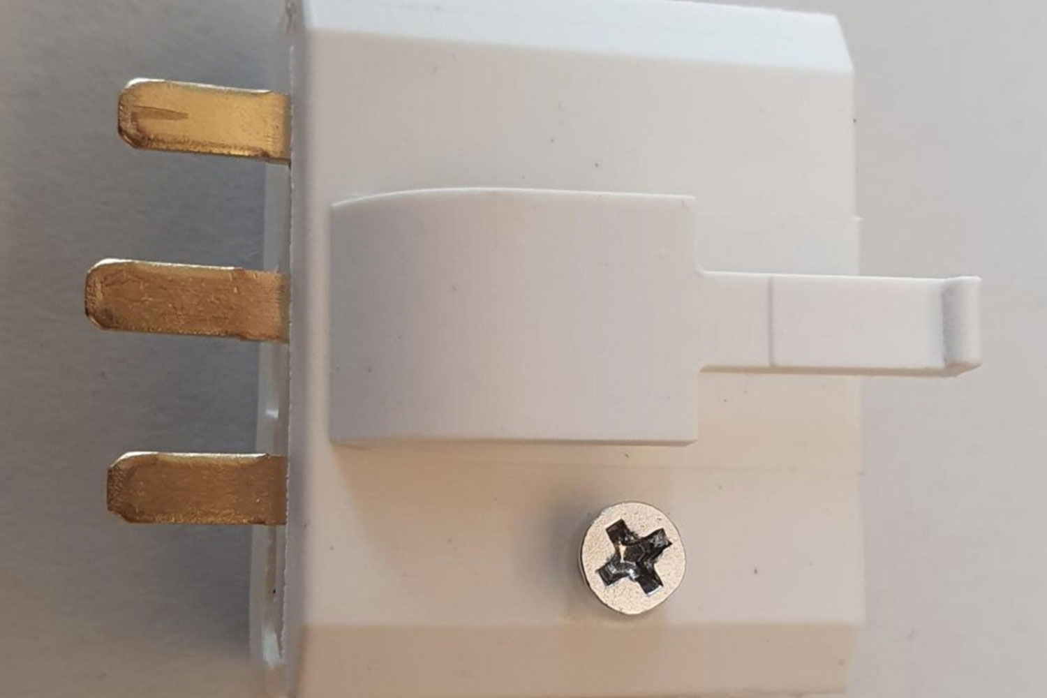 25 000 ex av den säljstoppade DCL-kontakten som kan ge elchock har ...