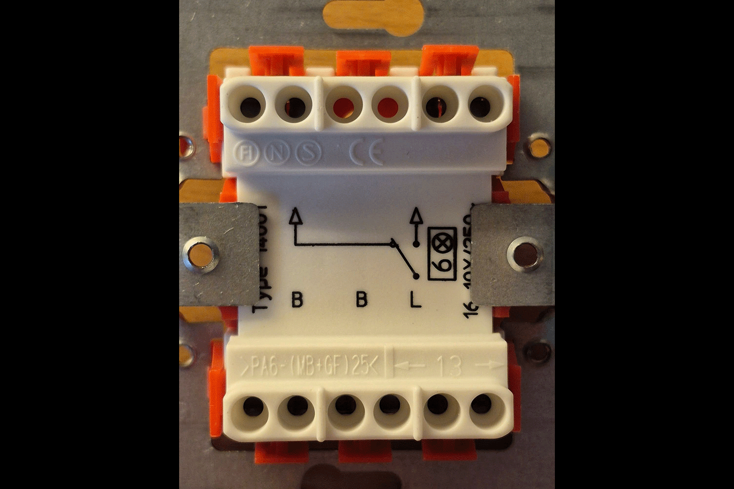 Vad står bokstaven ”B” för i strömbrytarens kopplingsschema ...