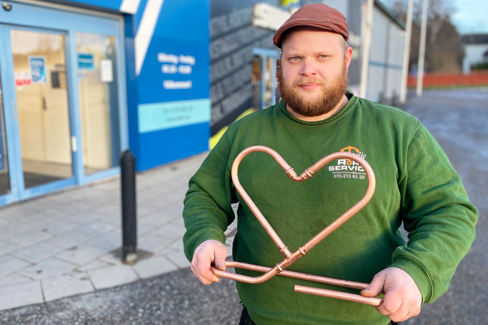 Lucka 10: Här bockas rören till rena konstverk - VVS-Forum