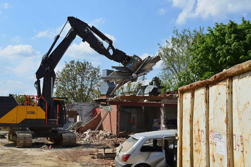 ”Rörfirman sabbade mitt avlopp - nu måste jag riva hela garaget” - VVS ...